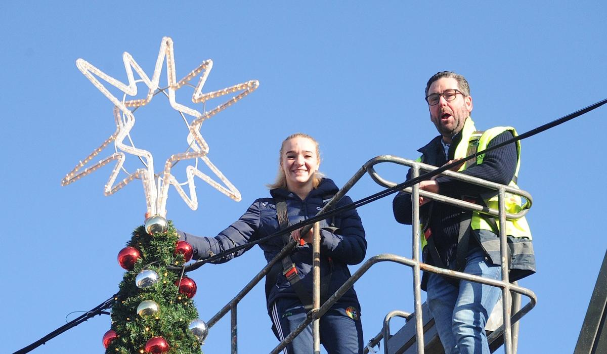 PHOTOS: Dundalk Star Amy Broadhurst is the Star of Frostival - Page 2 ...