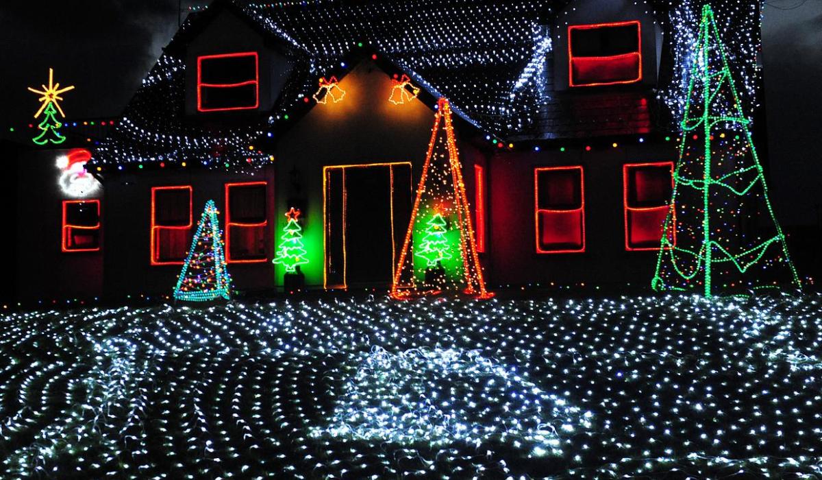 Louth family raise almost €6,000 from spectacular Christmas light ...
