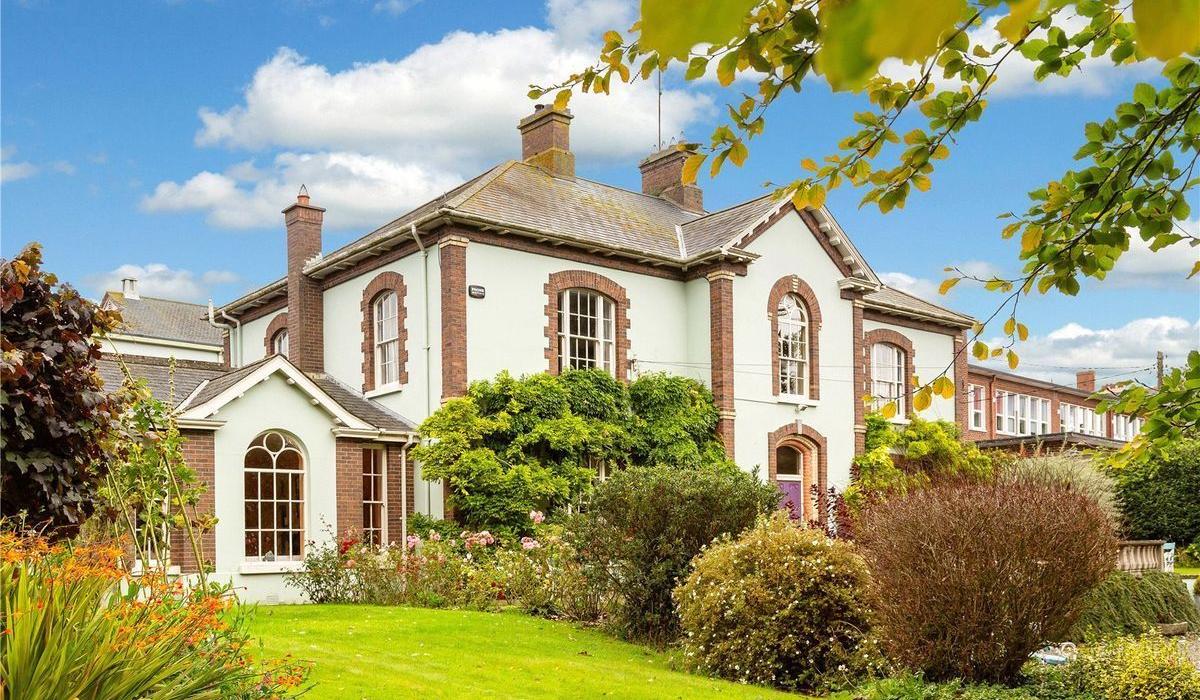 PICTURES: Historic Louth schoolhouse transformed into luxury residence ...