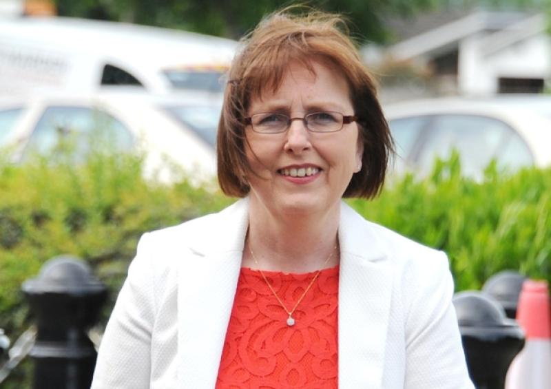 Maeve meets Shane and Lucinda, but keeps mum - Louth Live