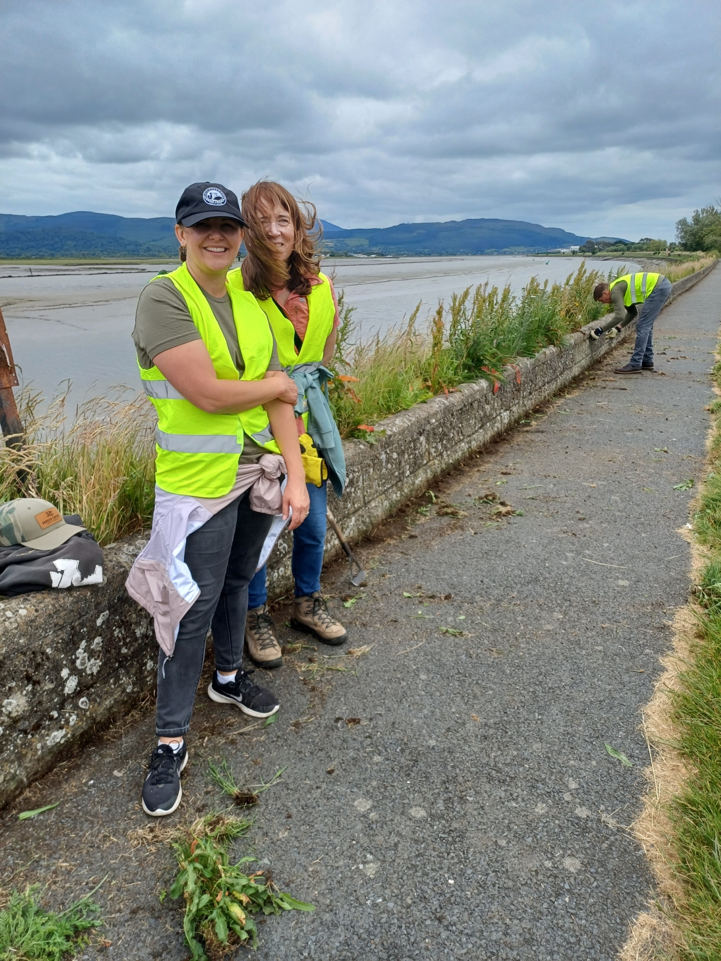 Young volunteers help Dundalk Tidy Towns with Navvy Bank clean up ...